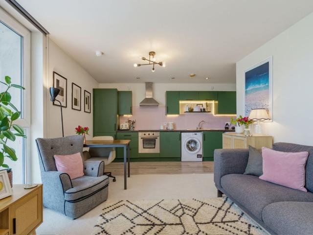 Phoenix Way, London SW18, 1 bed flat to rent, £2,400 pcm | PrimeLocation