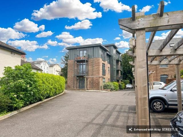 Phoenix Yard, Tunbridge Wells, TN4 2 bed flat to rent £1,550 pcm £358 pw