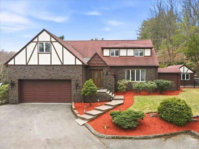 Pheasant Hill St, Westwood, Home For Sale