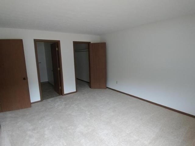 Pheasant Run 1 Bedroom Apartment for Rent at 1679 Hampton Knoll Dr, Cuyahoga Falls, OH 44313 Merriam Valley