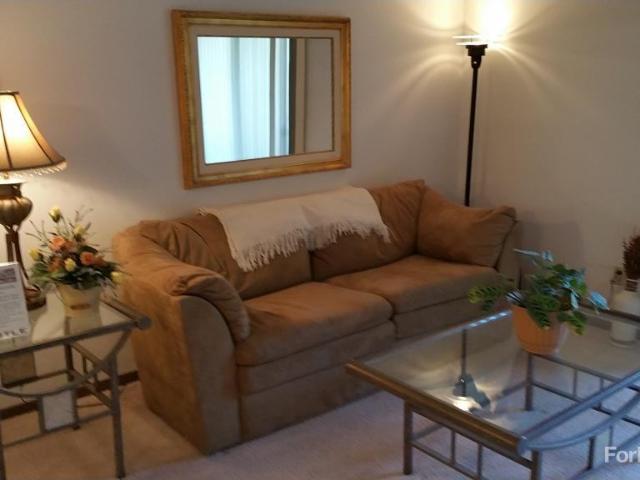Pheasant Run 2 Bedroom Apartment for Rent at 1679 Hampton Knoll Dr, Cuyahoga Falls, OH 44313 Merriam Valley