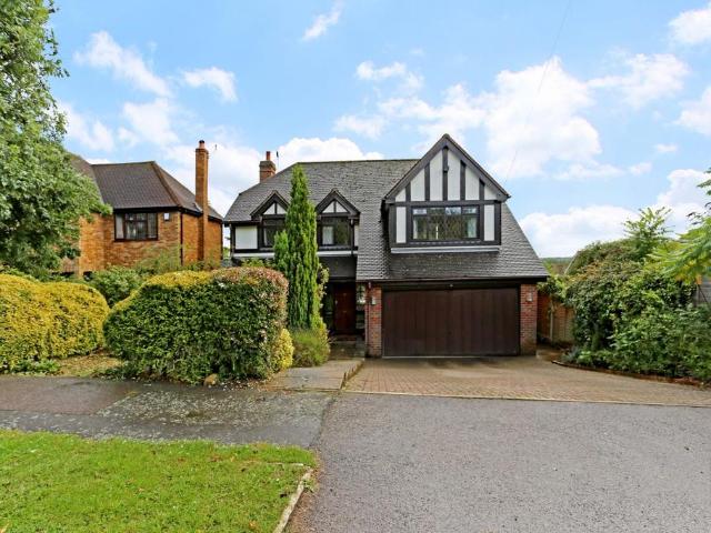 Pheasants Way,Rickmansworth 5 bed detached house to rent £3,500 pcm £808 pw