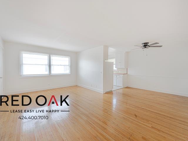 Phenomenal One Bedroom with Garage Parking and Ceiling Fans ~ In Pico Robertson!