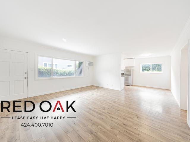 Phenomenal Two Bedroom with Lots of Natural Light and Community Patio ~ In Sherman Oaks!