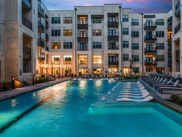 Phenomenal 3 Bedroom Apt Looking For New Friend