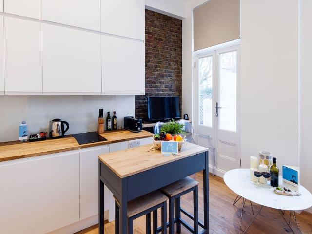 Philbeach Gardens, Earls Court SW5, Studio to rent, £1,750 pcm | PrimeLocation