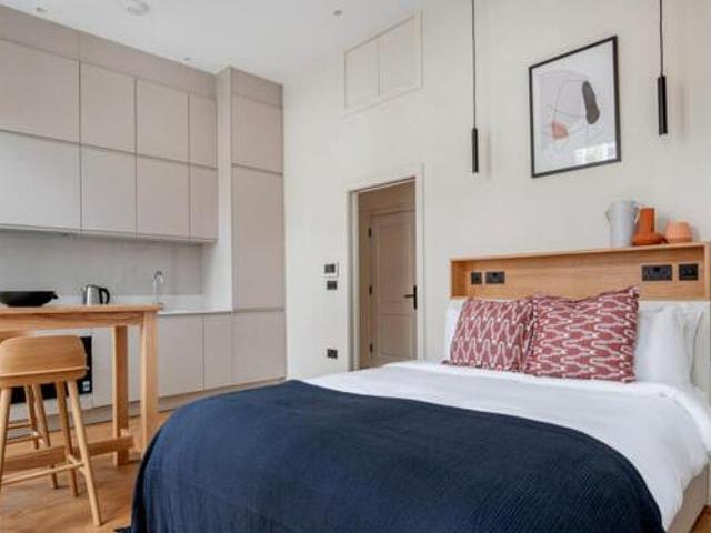 Philbeach Gardens, London, Studio Apartment For
