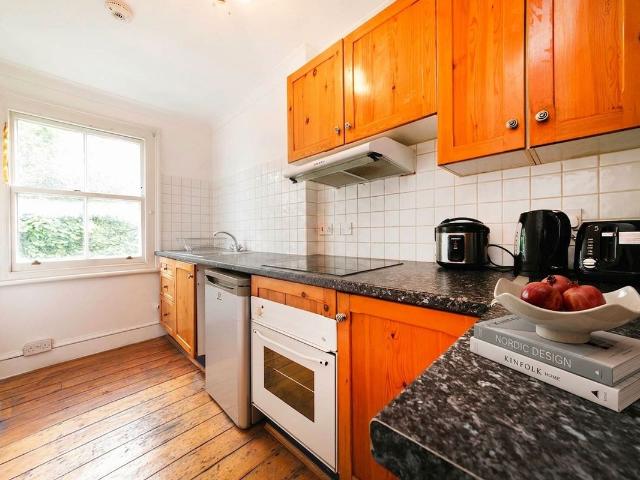 Philbeach Gardens, London SW5, 3 bed flat to rent, £3,000 pcm | PrimeLocation