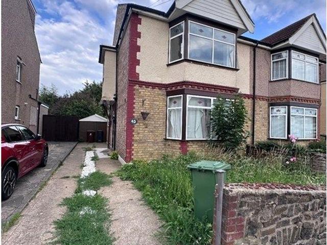 Philip Avenue, Romford RM7, 4 bed semi detached house to rent, £2,700 pcm | PrimeLocation