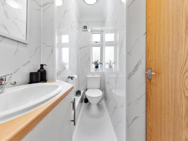 Philip Lane, London 2 bed flat to rent £2,100 pcm £485 pw