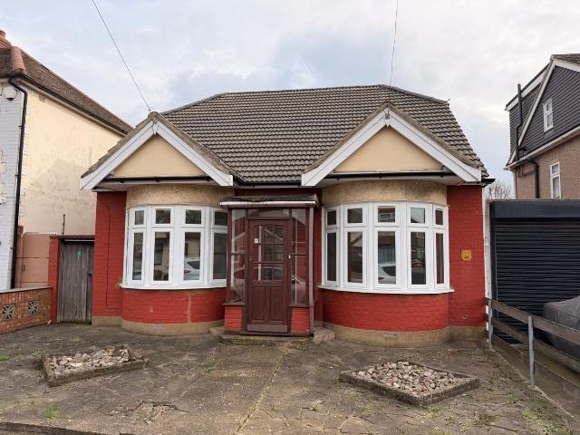Philip Road, Rainham RM13, 3 bed bungalow to rent, £1,900 pcm | PrimeLocation