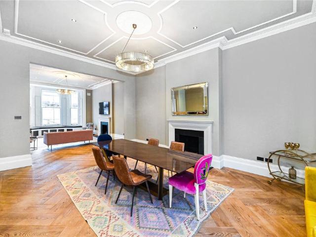 Phillimore Place, Kensington, London 3 bed flat to rent £13,992 pcm £3,229 pw