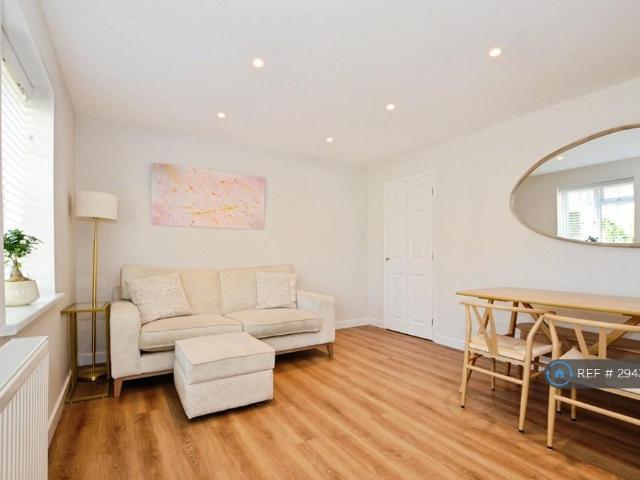 Phillimore Place, Radlett, WD7 2 bed flat to rent £1,800 pcm £415 pw