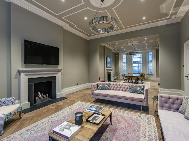 Phillimore Place, W8 3 bed flat to rent £13,995 pcm £3,230 pw