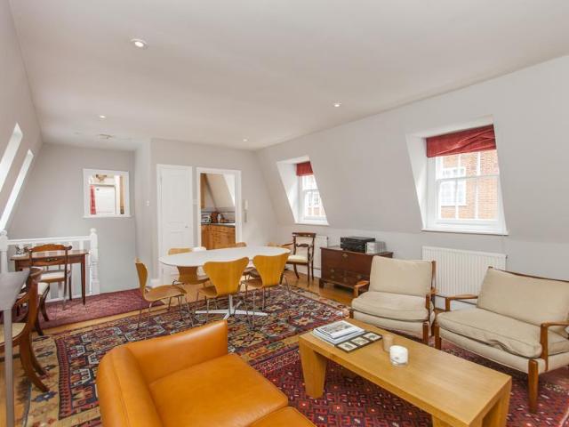 Phillimore Walk, Kensington, W8 3 bed terraced house to rent £9,100 pcm £2,100 pw