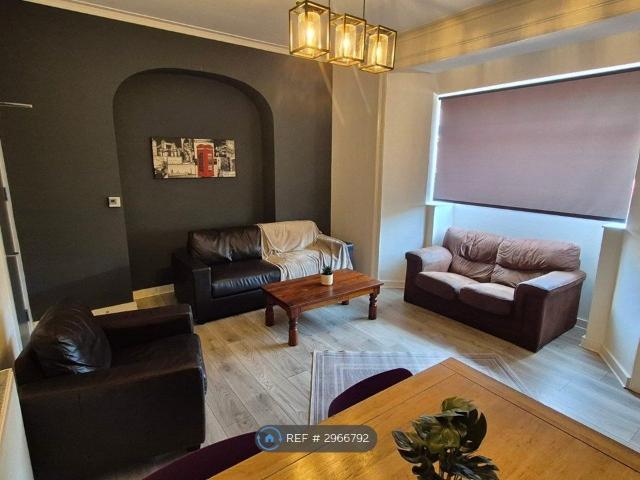 Phillips Parade, Swansea SA1, Room to rent, £400 pcm | PrimeLocation