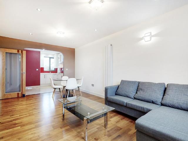 Philpot Street, London E1 2 bed flat to rent £2,200 pcm £508 pw