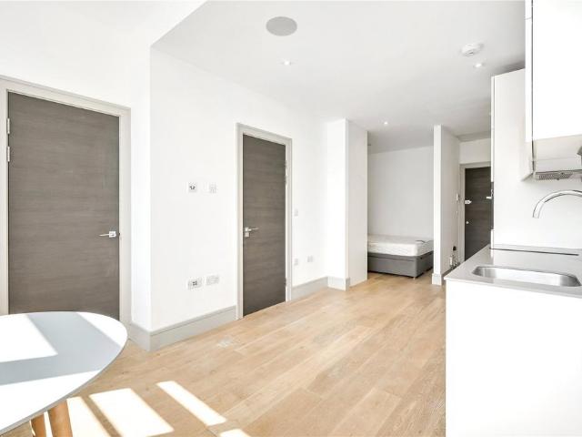 Philpot Street, London, E1 Studio to rent £1,550 pcm £358 pw