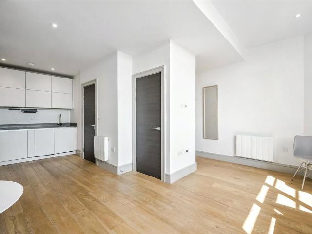 Philpot Street, London, E1 Studio to rent £1,550 pcm £358 pw