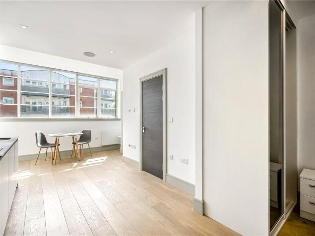 Philpot Street, London, E1 Studio to rent £1,600 pcm £369 pw