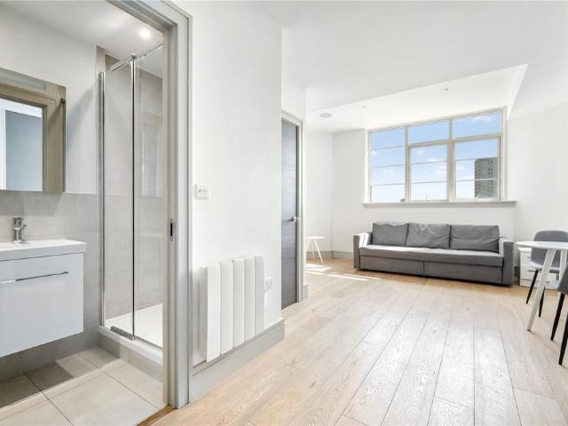 Philpot Street, London, E1 Studio to rent £1,600 pcm £369 pw