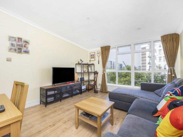 Philpot Square, Fulham, London, SW6 1 bed flat to rent £1,800 pcm £415 pw
