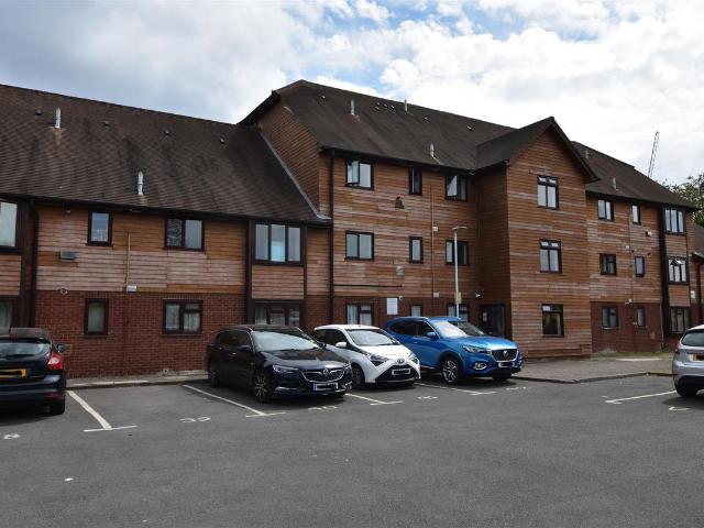 Philpots Close, West Drayton UB7, 1 bed flat to rent, £1,225 pcm | PrimeLocation