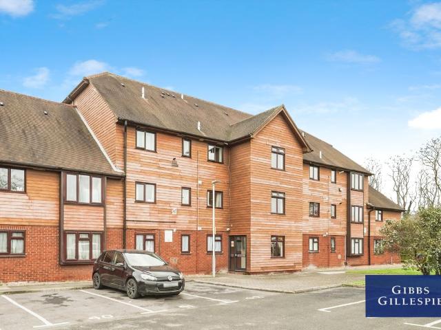 Philpots Close, Yiewsley, West Drayton UB7, 2 bed flat to rent, £1,650 pcm | PrimeLocation