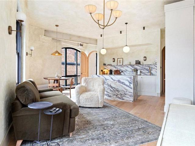 Phipp Street, London, EC2A 1 bed apartment to rent £3,748 pcm £865 pw