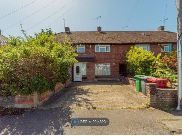 Phipps Road, Slough SL1, 3 bed terraced house to rent, £2,200 pcm | PrimeLocation