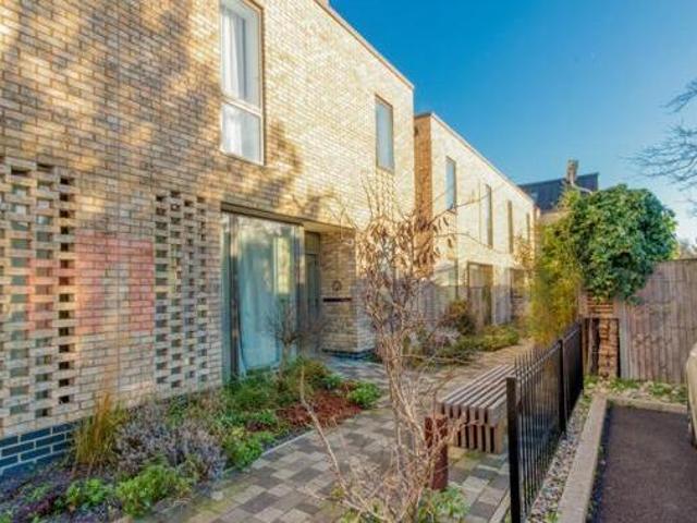 Phyllis Pearse Mews, London, 4 Bedroom House