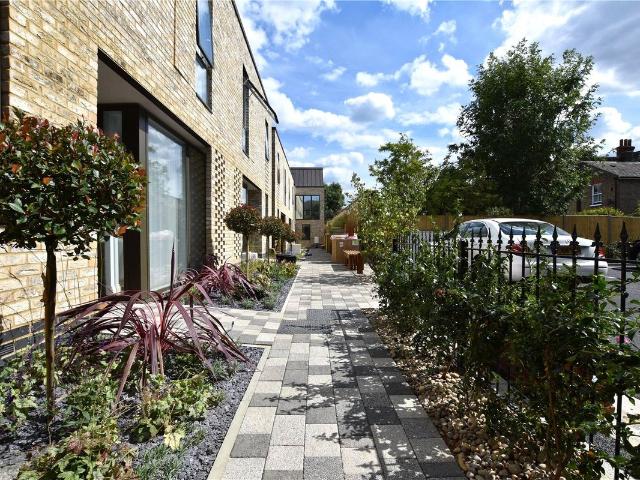Phyllis Pearse Mews, London SE25, 2 bed flat to rent, £1,750 pcm | PrimeLocation