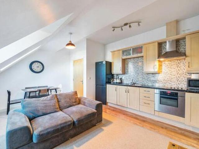 Pintail Close, Cheltenham, 2 Bedroom Apartment