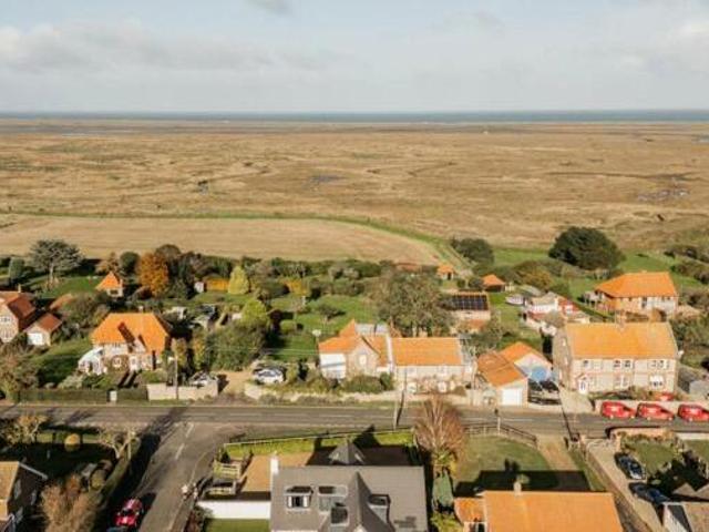 Pintail Drive, Blakeney, 4 Bedroom Detached