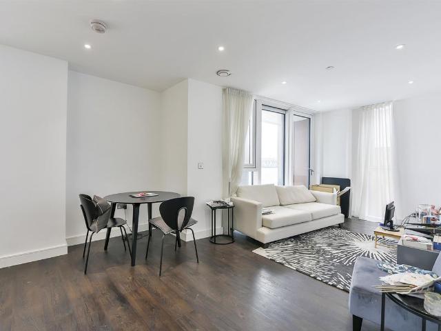 Pinto Tower, Nine Elms SW8, 2 bed flat to rent, £3,250 pcm | PrimeLocation