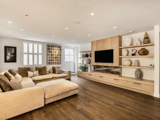 Pindock Mews