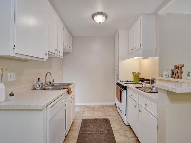 PINE MEADOWS 1 Bedroom Apartment for Rent at 3931 W Orange Ave, Buena Park, CA 92804 Buena Park