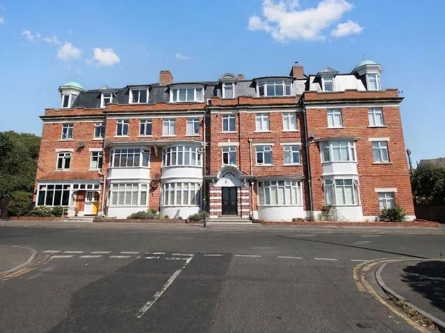 Pine Avenue, De Gresley BH6, 1 bed flat to rent, £1,100 pcm | PrimeLocation