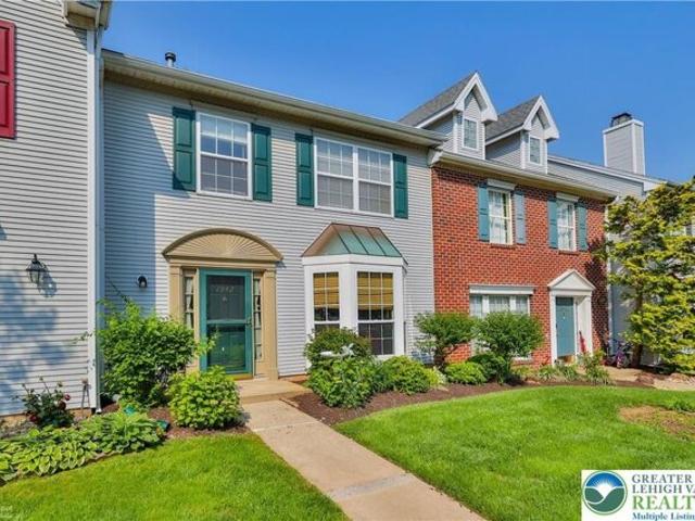 Pine Ct, Hellertown, Home For Sale