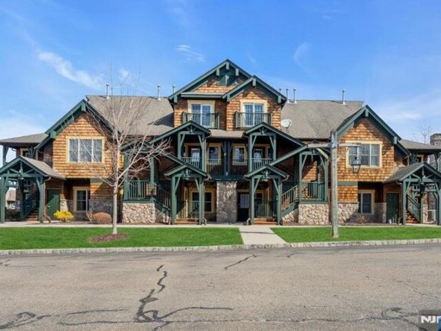 Pine Cres, Vernon, Condo For Sale