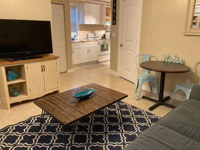 Pine Gardens Guesthouse_Furnished + Utilities