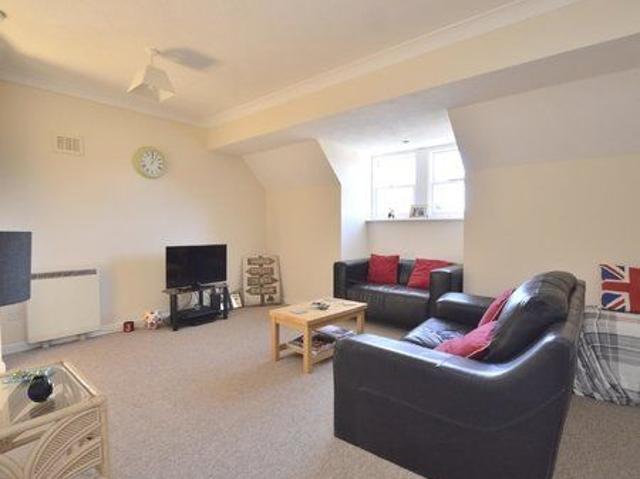 Pine Gardens, Horley, RH6