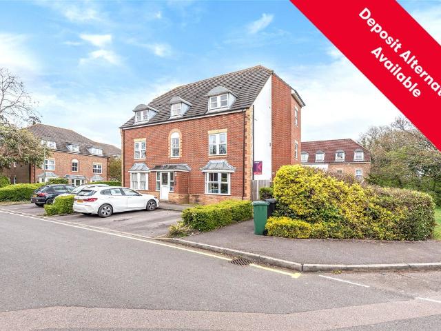 Pine Gardens, Horley RH6, 1 bed flat to rent, £1,200 pcm | PrimeLocation