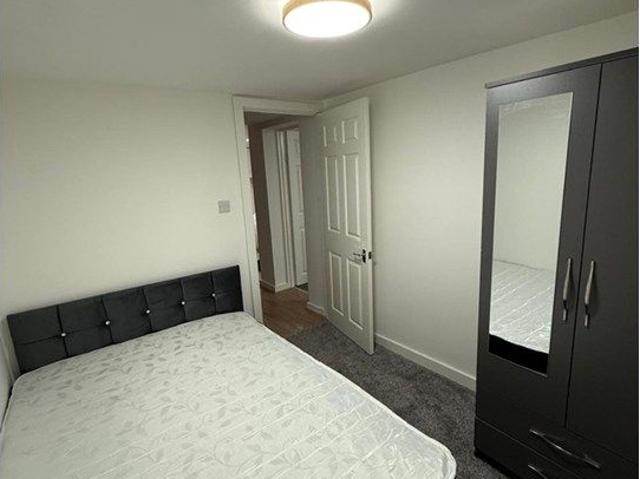 Pine Grove, Manchester M14, 2 bed flat to rent, £1,250 pcm | PrimeLocation
