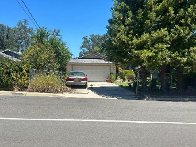 Pine Grove Ave