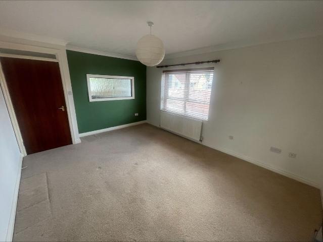 Pine Grove, Colwyn Bay LL28, 2 bed flat to rent, £825 pcm | PrimeLocation