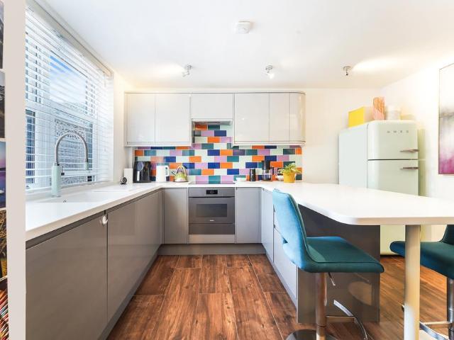 Pine Grove, SW19 1 bed flat to rent £1,600 pcm £369 pw