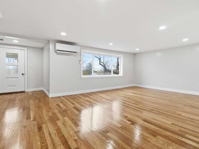 Pine Hill Cir, Waltham, Home For Sale