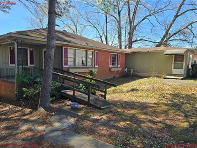 Pine Hill Dr