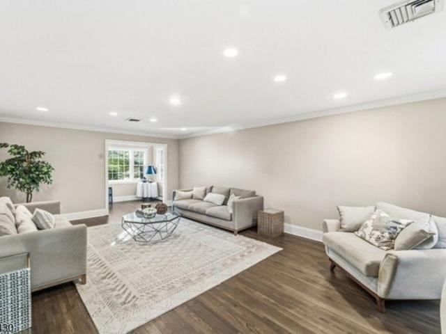 Pine Hill Rd, Old Tappan, Home For Sale